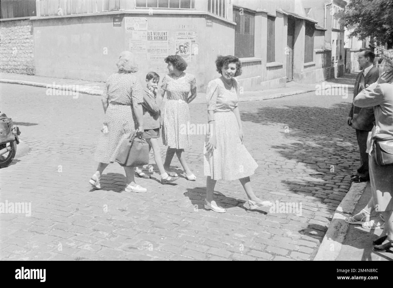 French Worker - Day in the Life of a French Worker. Photographs of ...