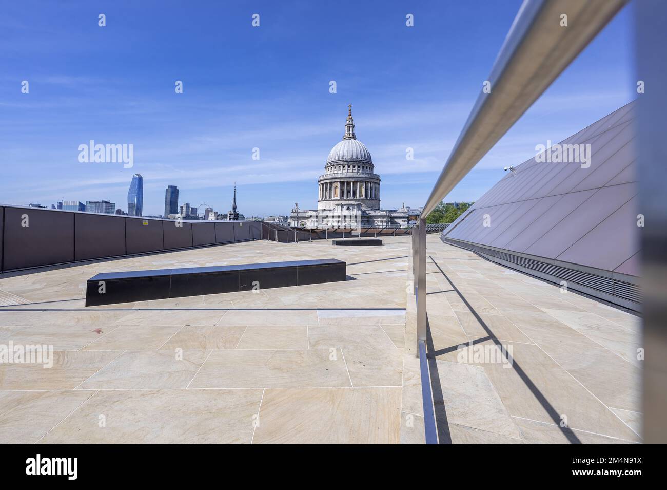 Shard glass door hi-res stock photography and images - Alamy