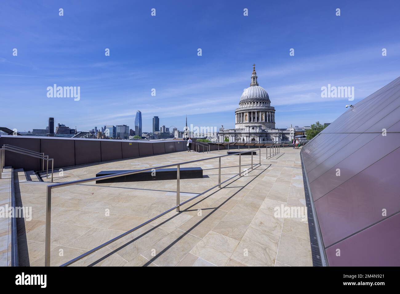 Shard glass door hi-res stock photography and images - Alamy