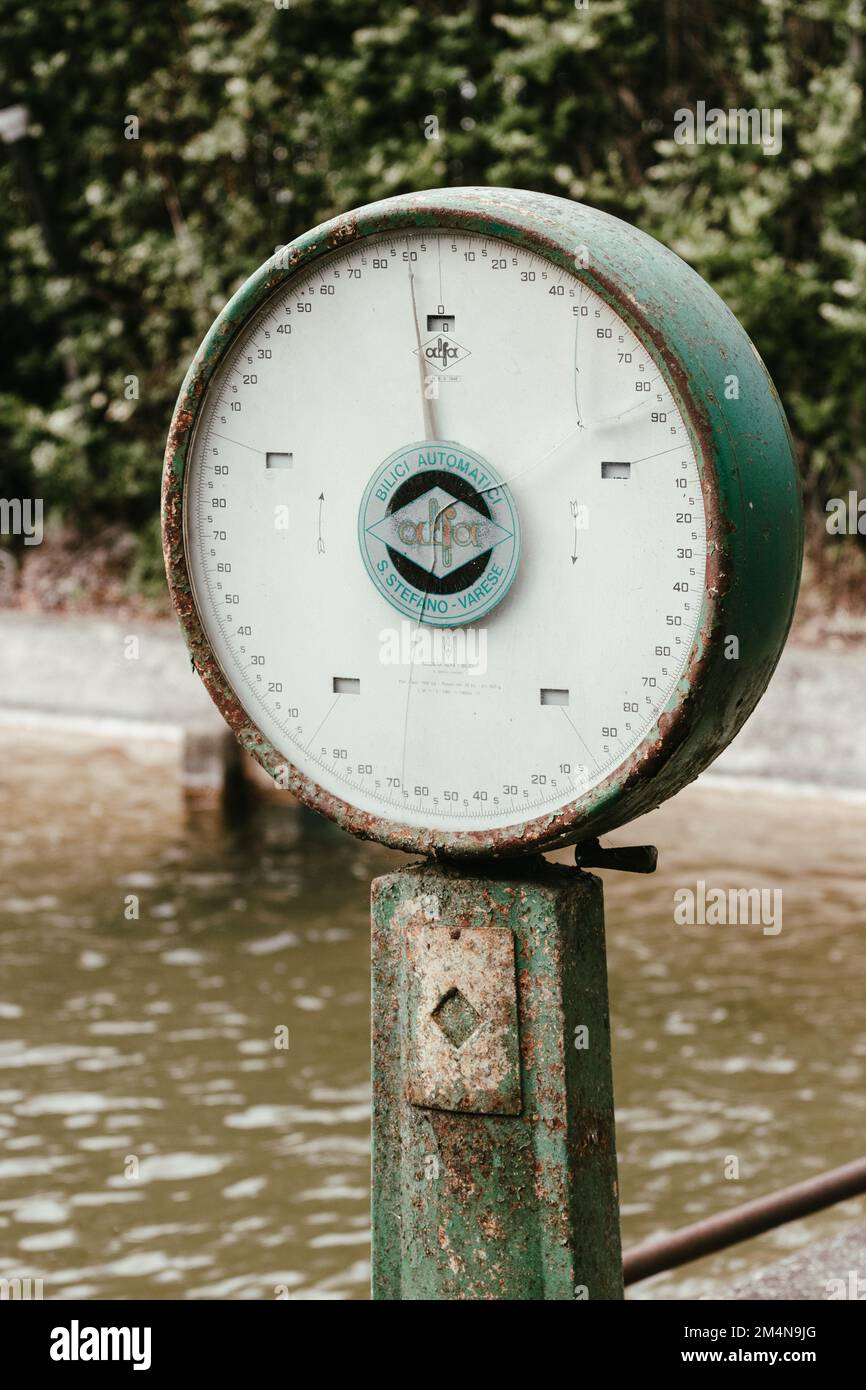 A vintage industrial scale, the ideal measuring tool for determining ...