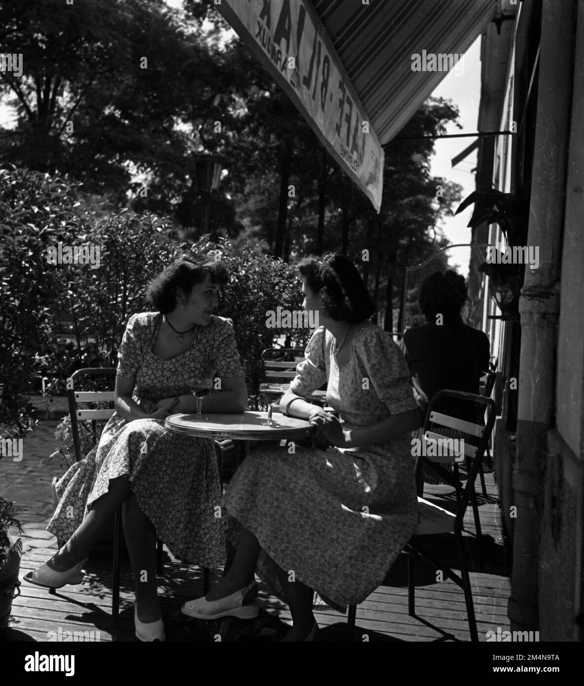 French Worker - Day in the Life of a French Worker. Photographs of ...