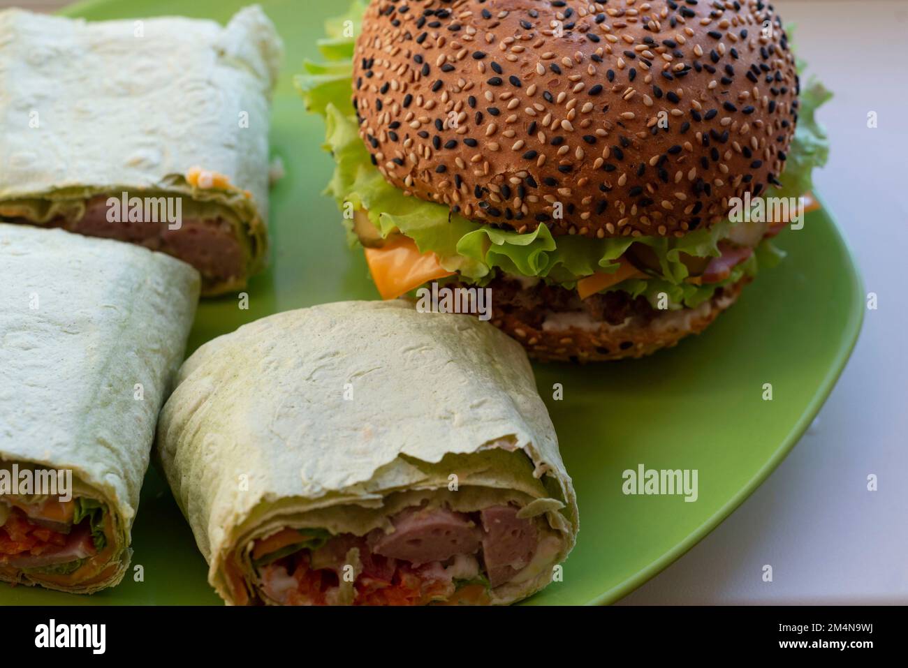 fast food burger junk food on a plate Stock Photo - Alamy