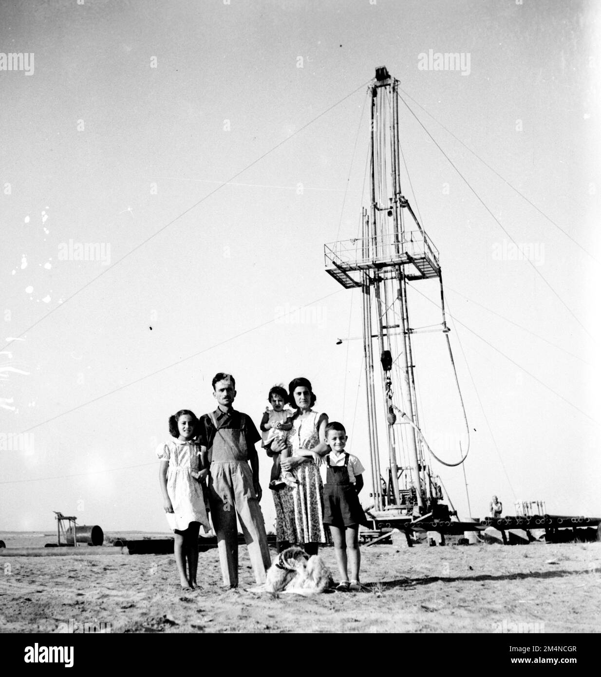 North Africa Pix - Well-Drilling at Arram, Tunisia. Photographs of ...