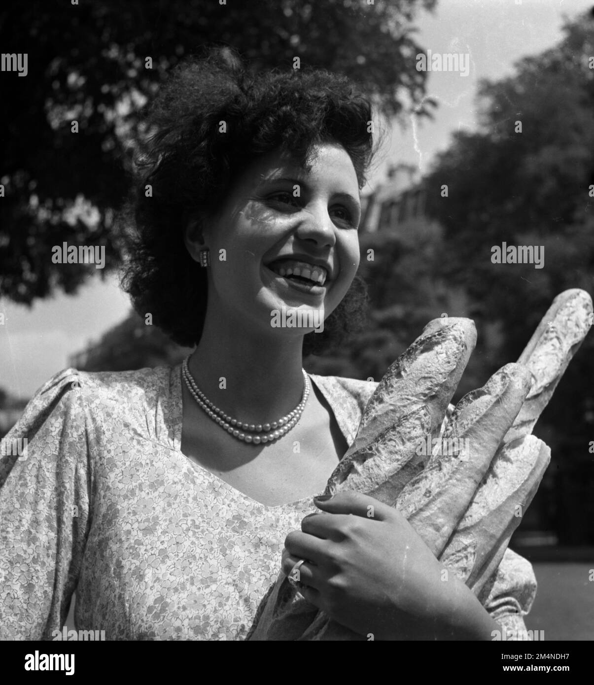 French Worker - Day in the Life of a French Worker. Photographs of ...