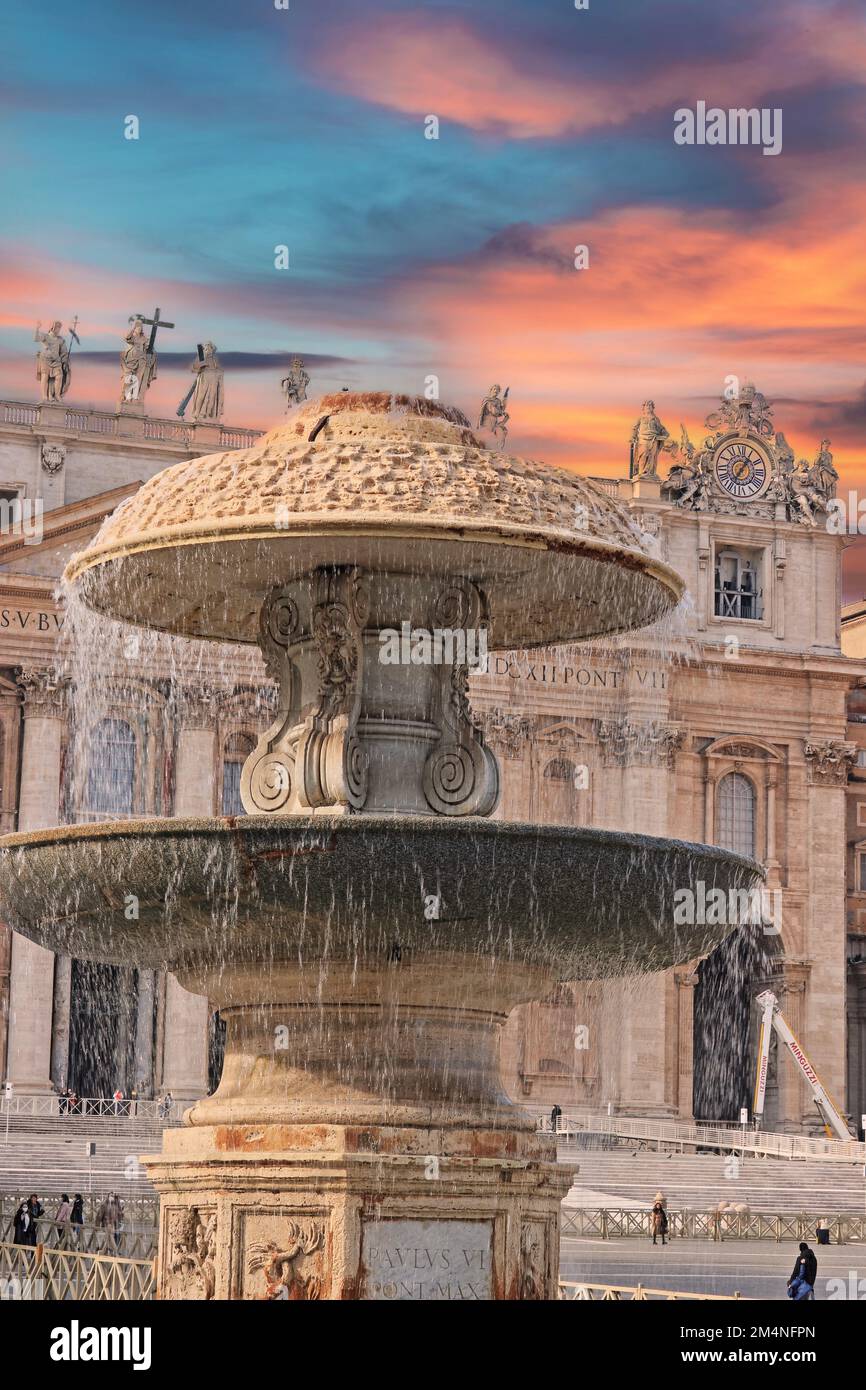 St. Peter's Square in Vatican City, Rome Stock Photo - Alamy