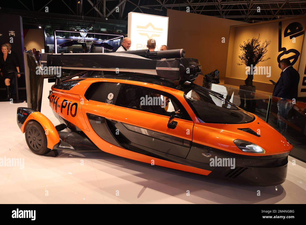 PAL-V: "the World's first real flying car" at the Masters Expo in ...