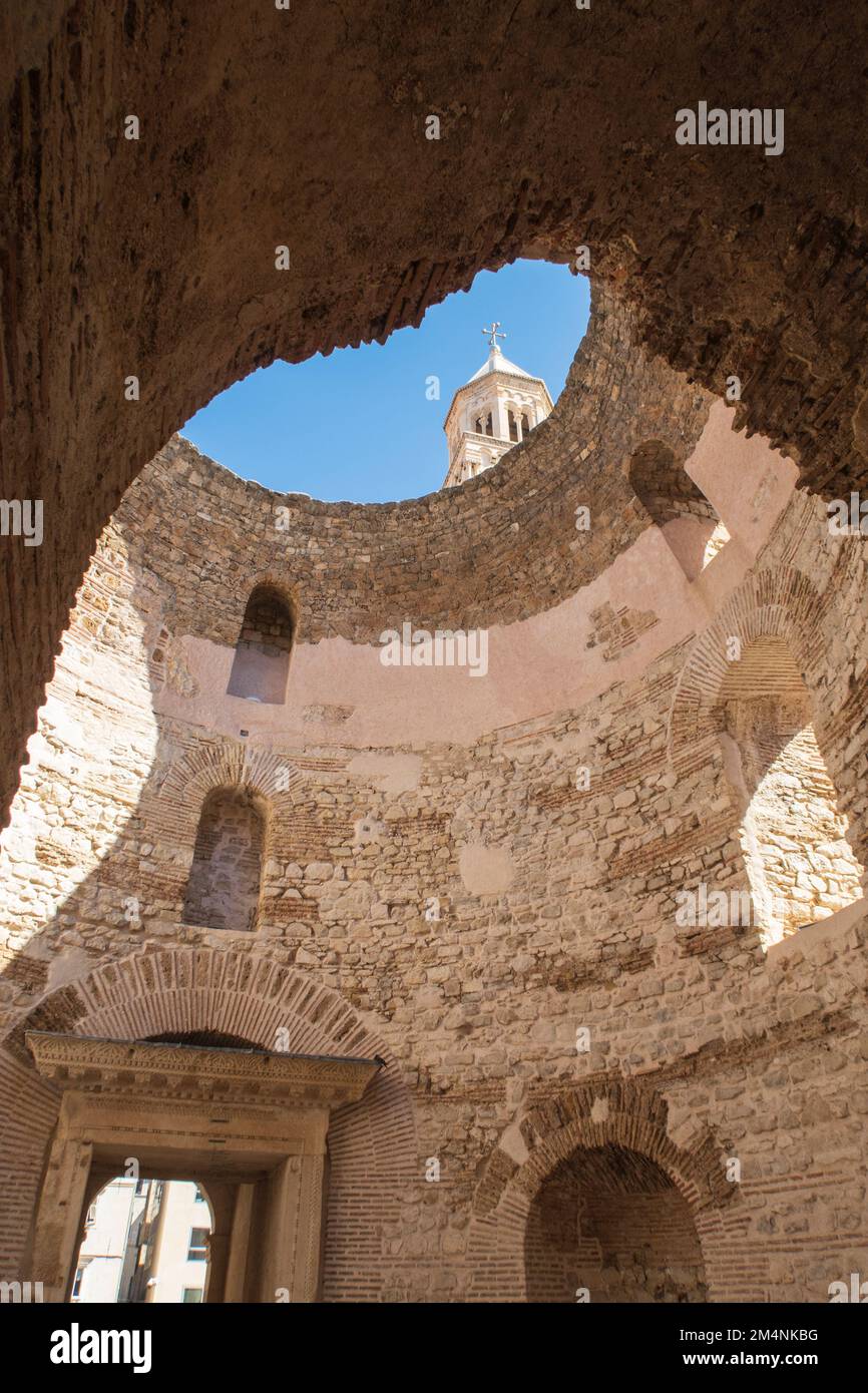 Roman vestibule diocletian palace hi-res stock photography and images ...