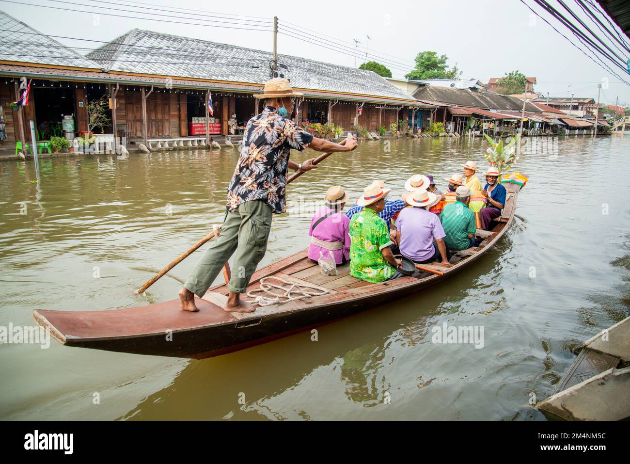 Traditional People on a woodboat at the Floating Market at the Klong ...