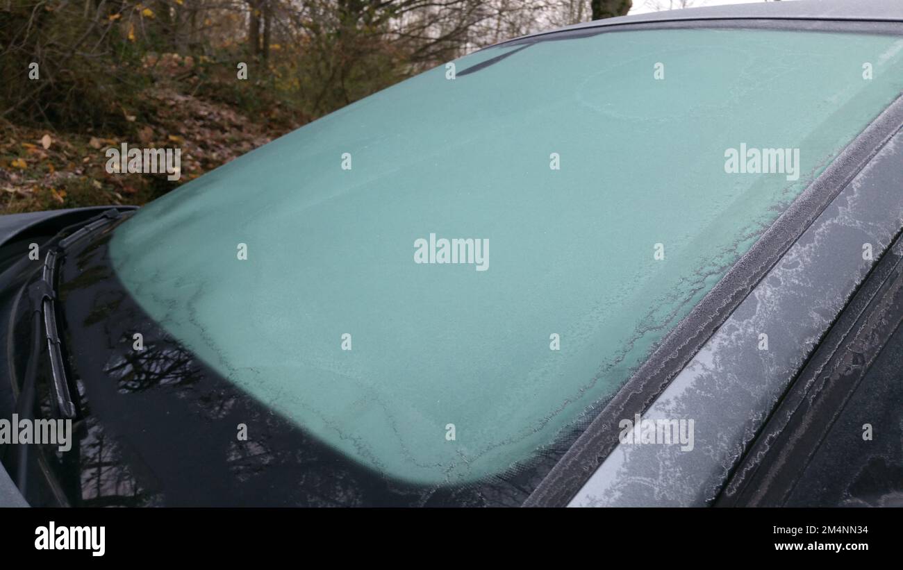 Frosty car window hi-res stock photography and images - Alamy