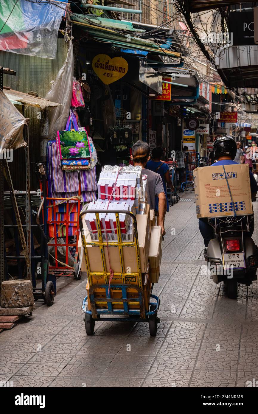 Man pulling cart hi-res stock photography and images - Alamy