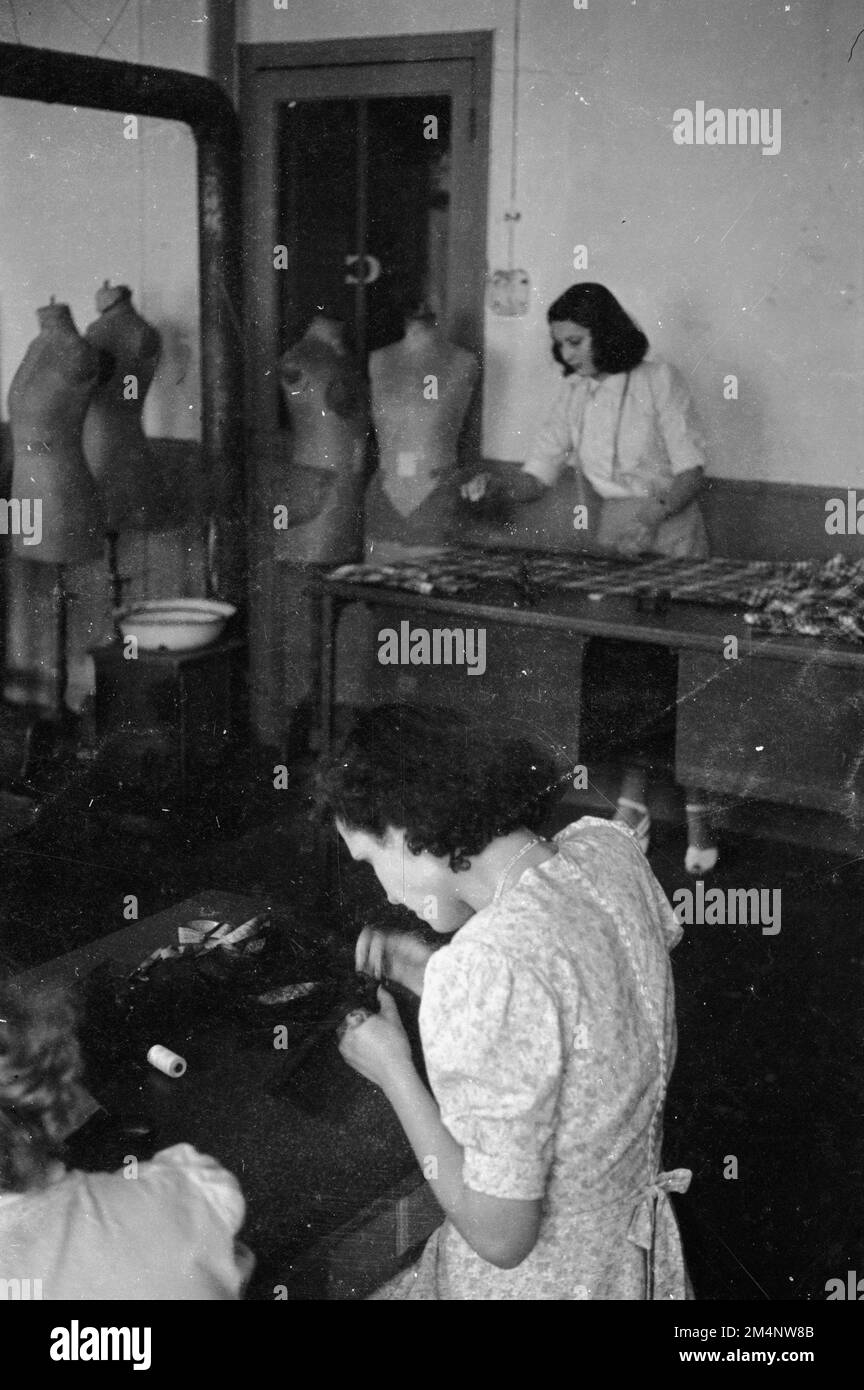 French Worker - Day in the Life of a French Worker. Photographs of ...