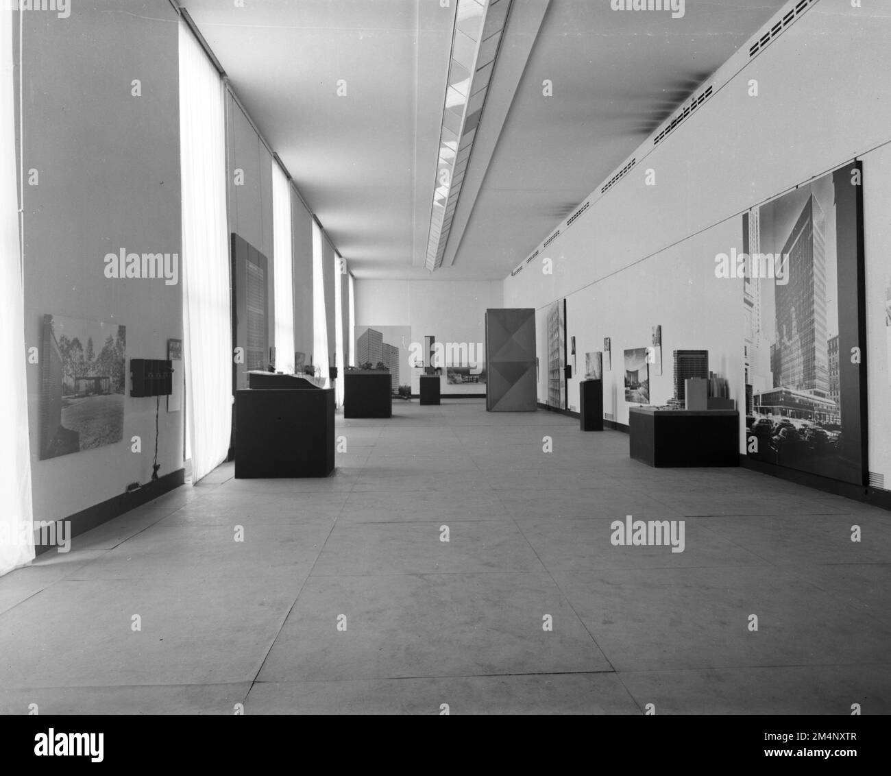 "50 Years of US Art" Exhibit (Lay-out of the exhibit, Museum of Modern ...