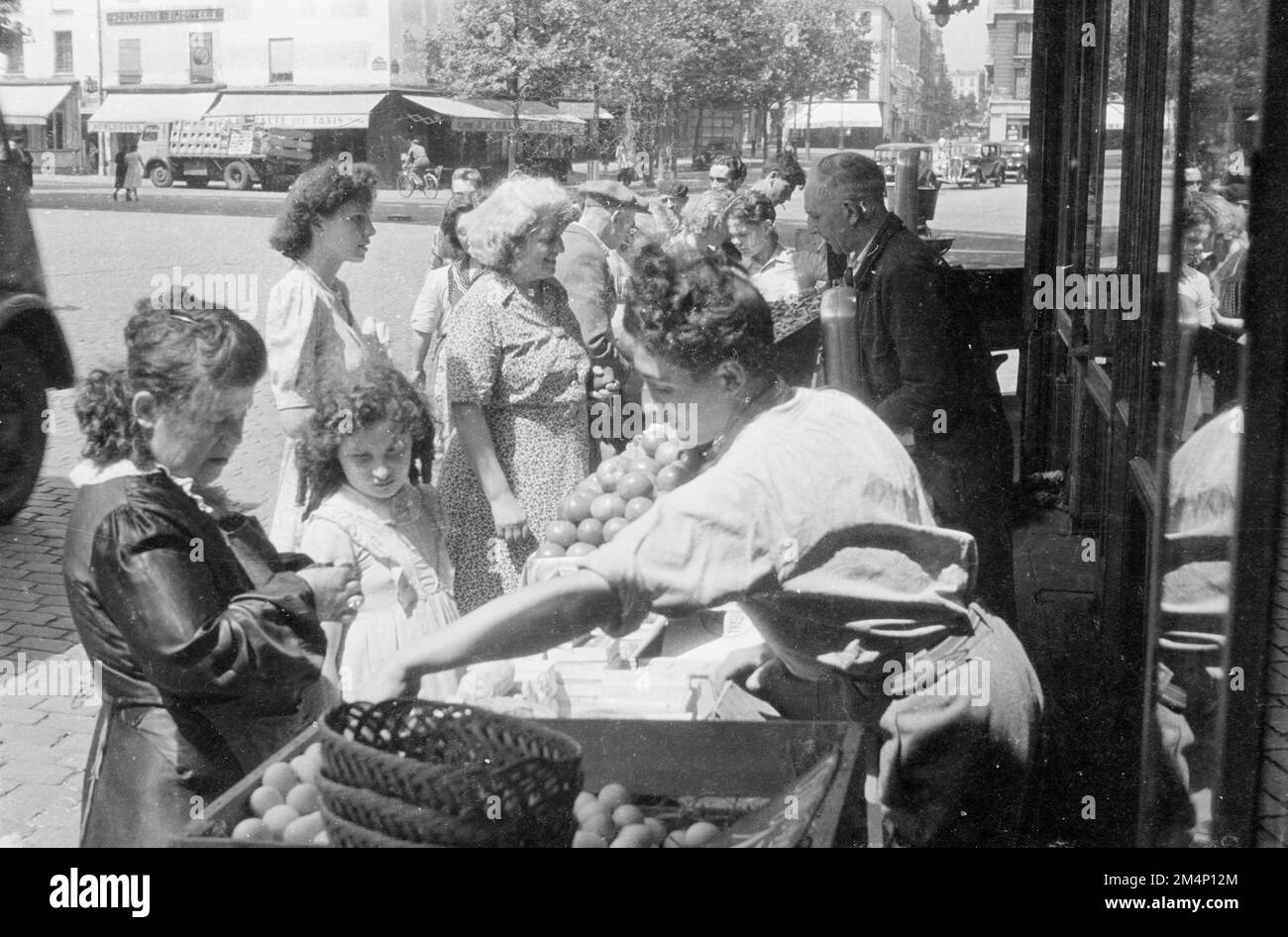 French Worker - Day in the Life of a French Worker. Photographs of ...