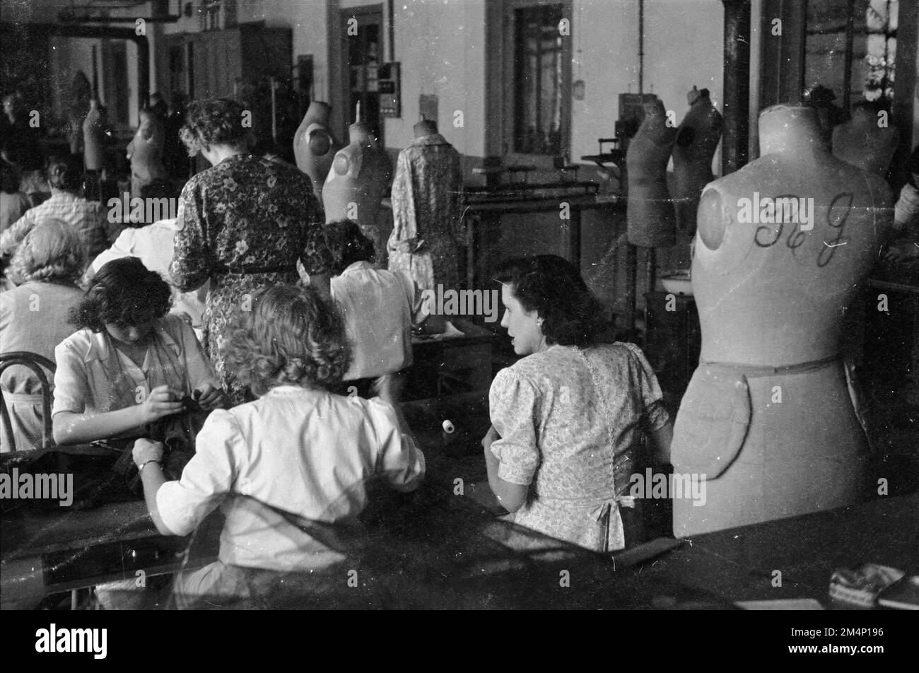 French Worker - Day in the Life of a French Worker. Photographs of ...