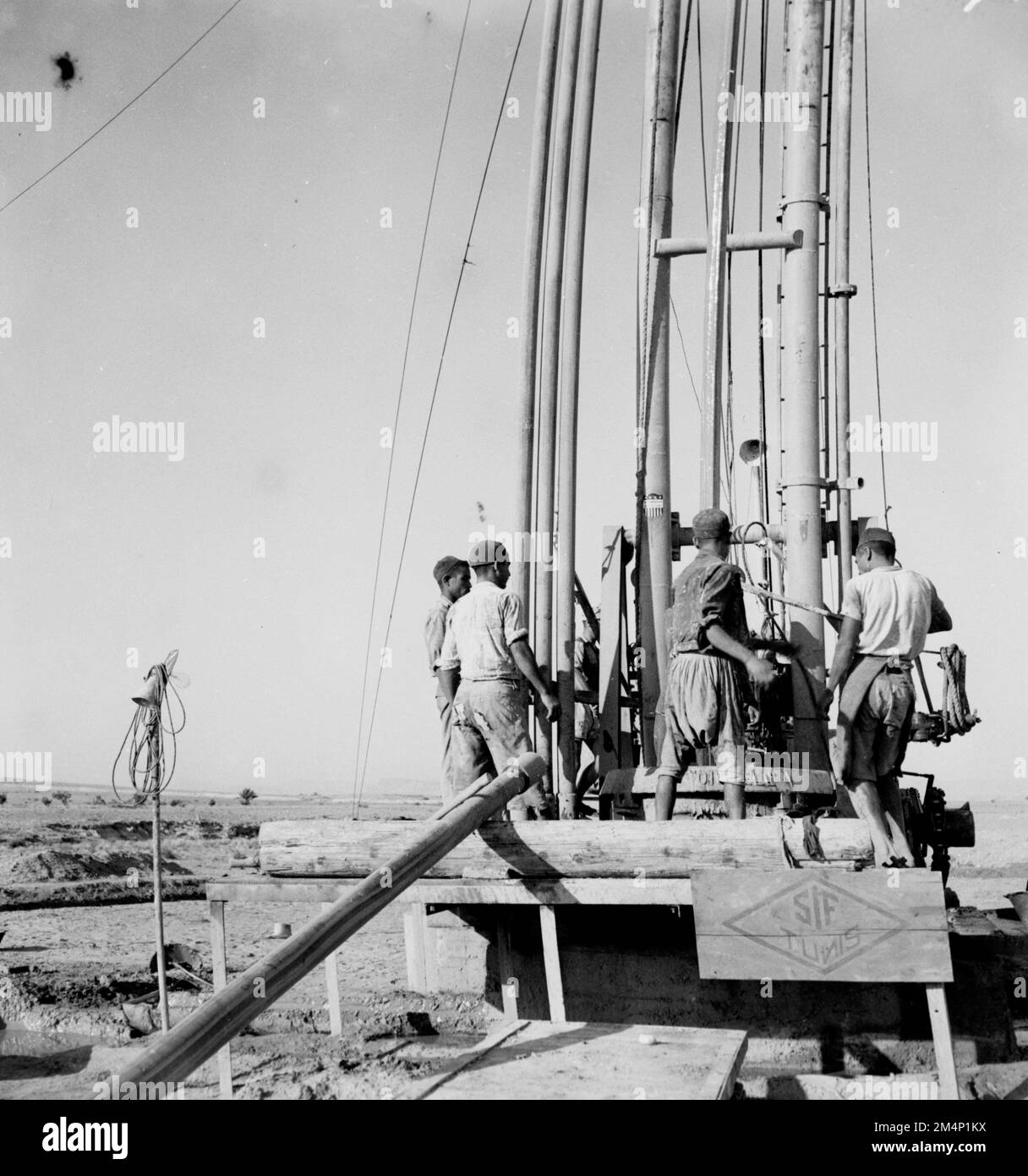 North Africa Pix - Well-Drilling at Arram, Tunisia. Photographs of ...