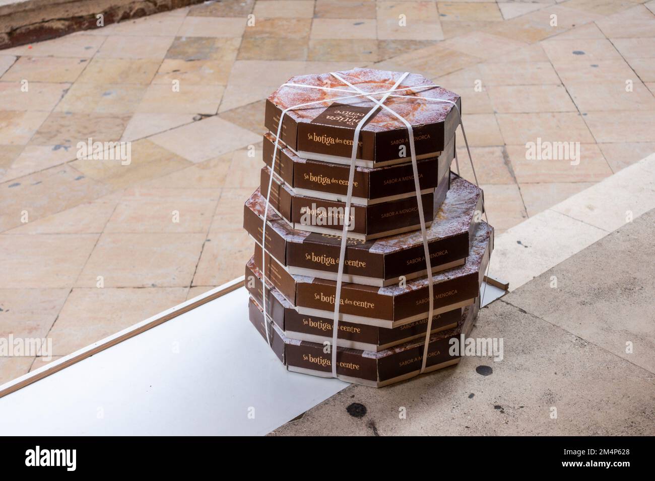 Boxes with ensaimadas hi-res stock photography and images - Alamy