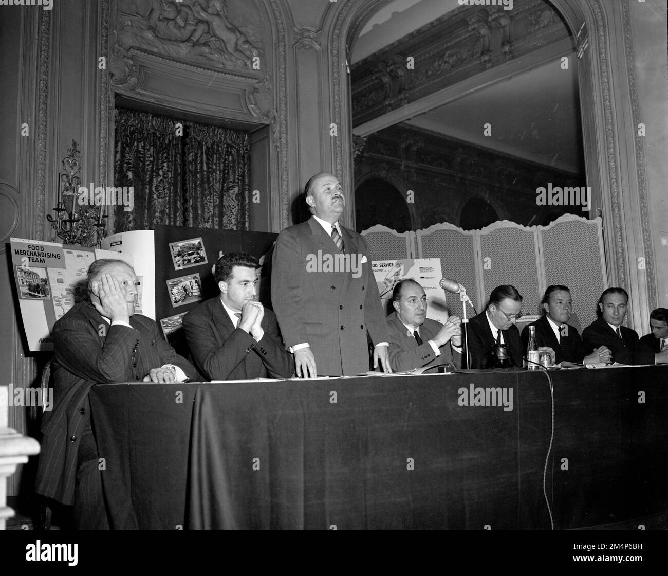 Paris Chamber of Commerce Honors American Food Merchandising Experts ...