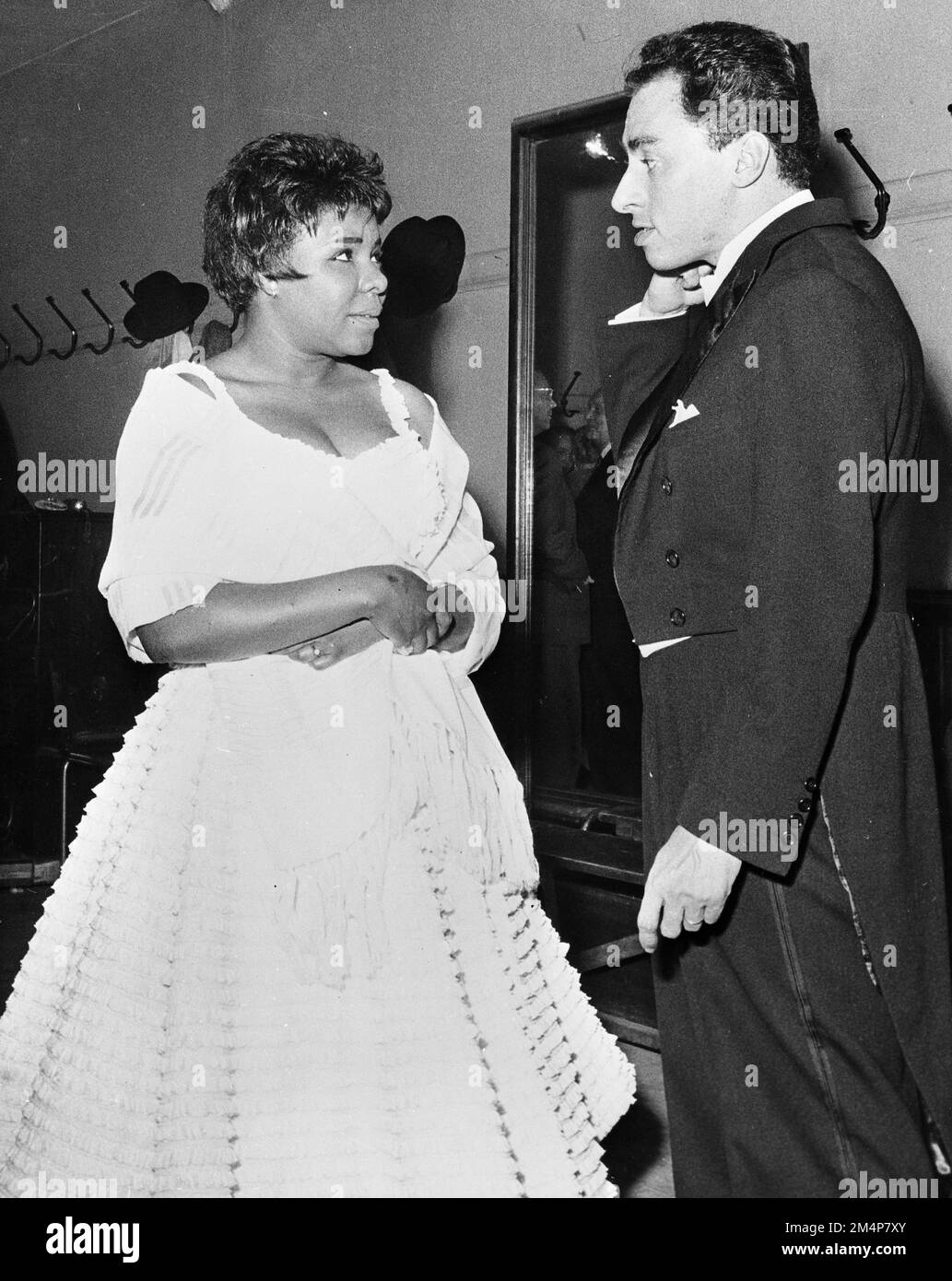 Doris Hayes, Premier Prix du Concours International de Chant de ...