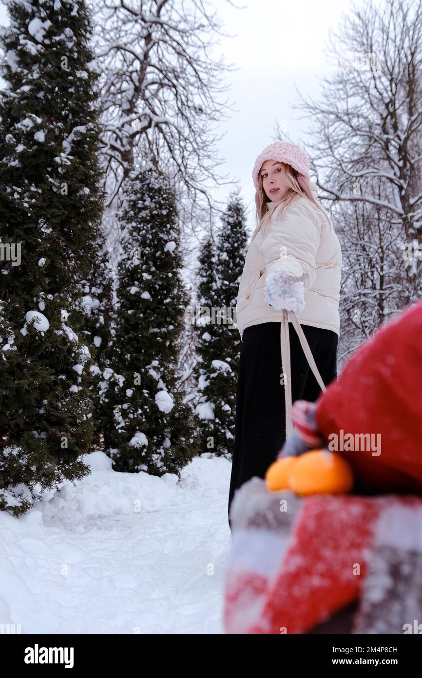 Parent child water play hi-res stock photography and images - Alamy