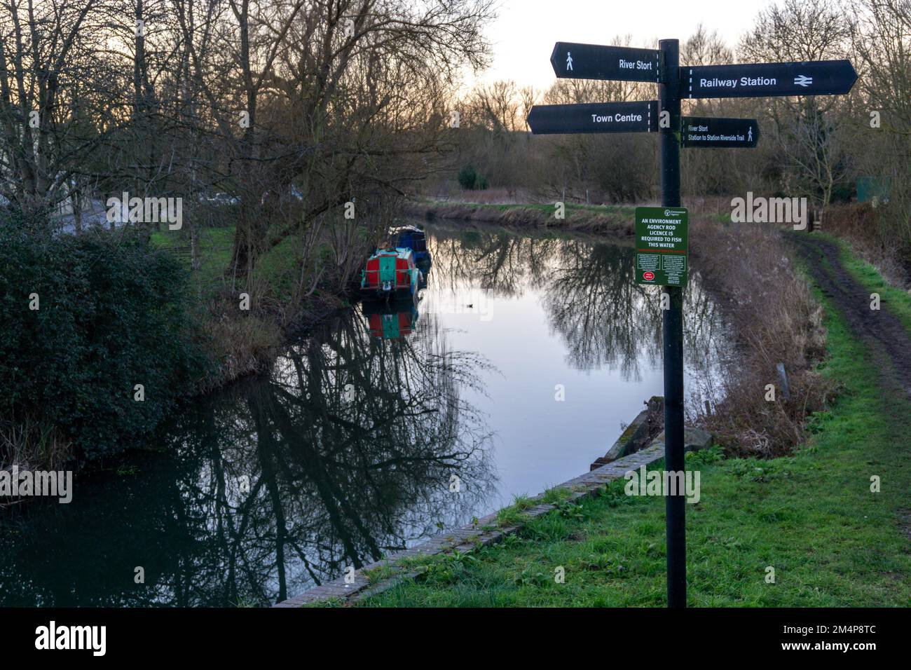 Canal boats in sawbridgeworth hi-res stock photography and images - Alamy