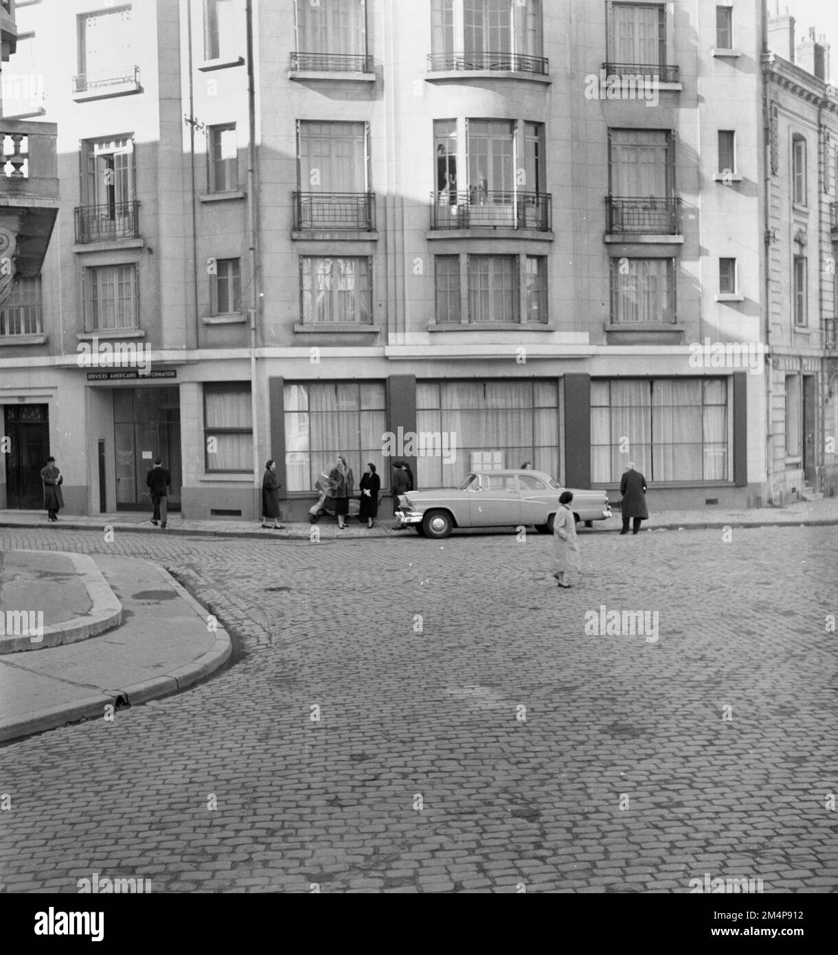 USIS, Tours, Library and Cultural Center. Photographs of Marshall Plan ...