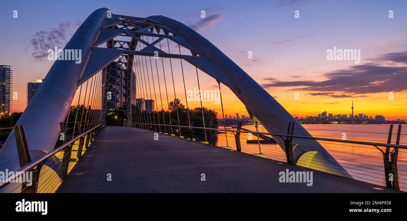 Humber bay arch bridge hi-res stock photography and images - Alamy