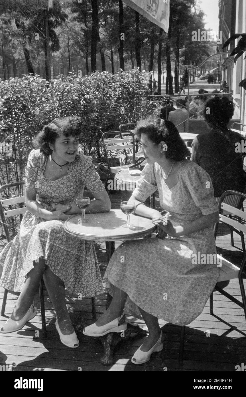 French Worker - Day in the Life of a French Worker. Photographs of ...