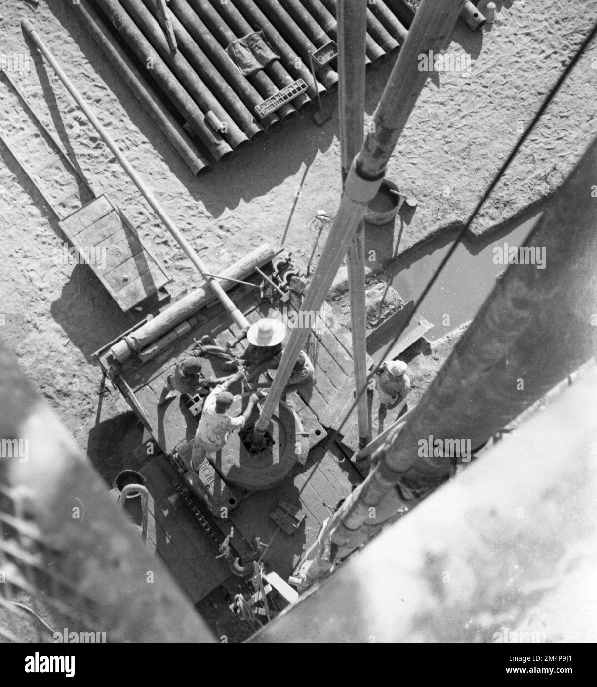 North Africa Pix - Well-Drilling at Arram, Tunisia. Photographs of ...