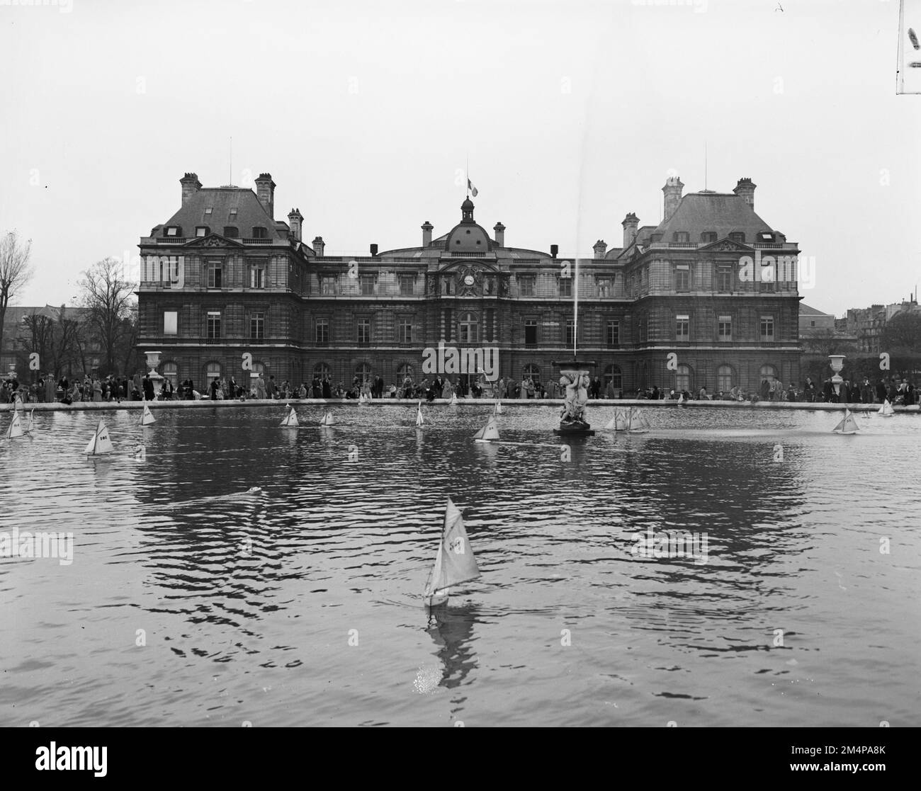 Project for W. European Polital Integration Discussed. Photographs of ...