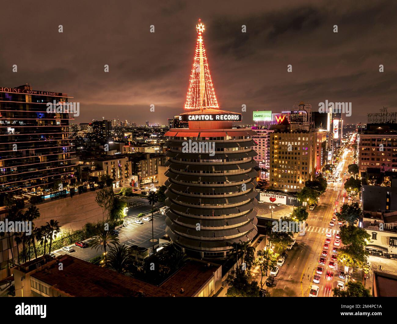 Christmas tree lights on top of the iconic Capital Records building in ...