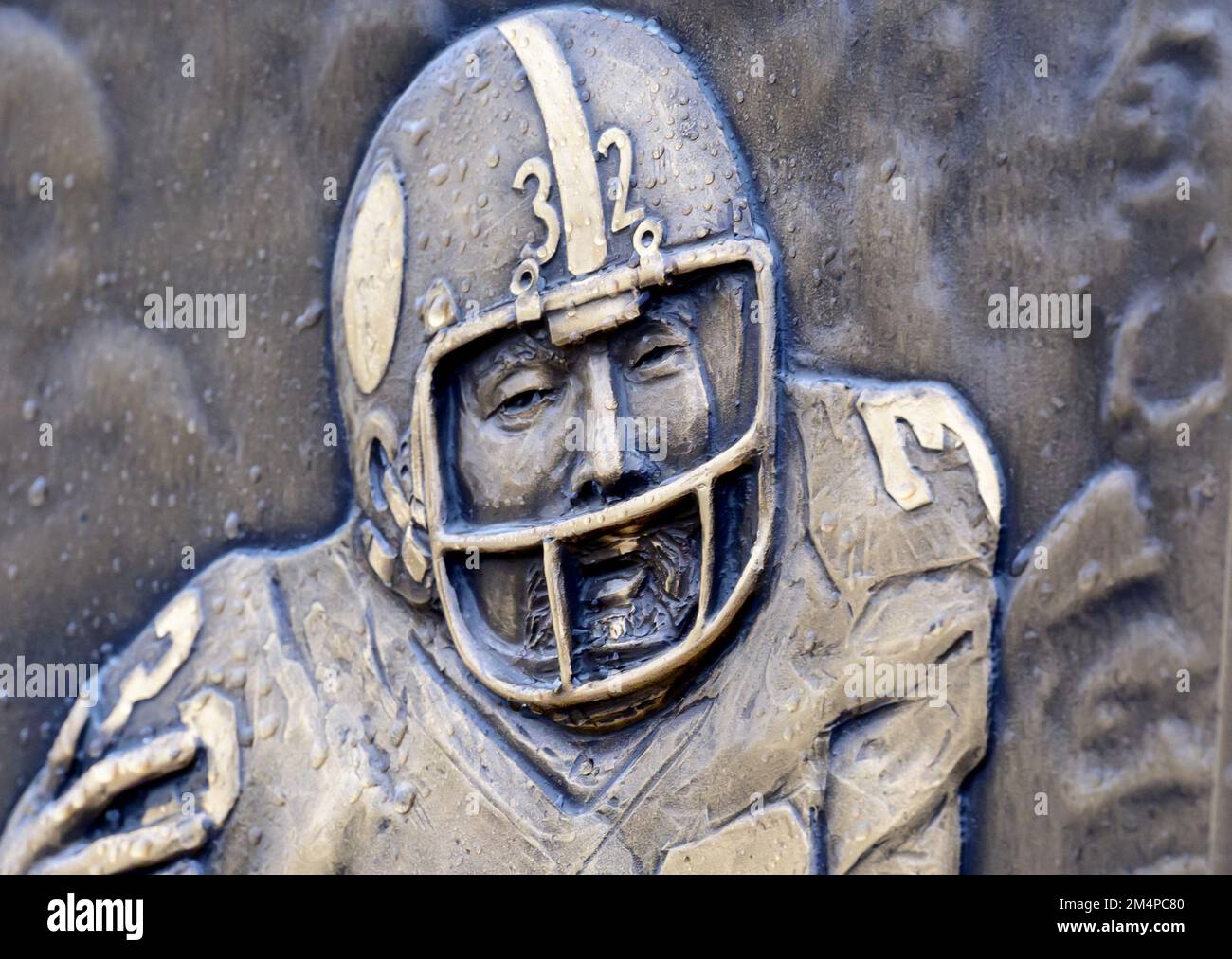 Pittsburgh, United States. 22nd Dec, 2022. A light rain falls on the ...