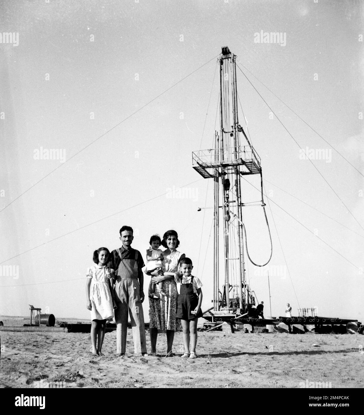 North Africa Pix - Well-Drilling at Arram, Tunisia. Photographs of ...