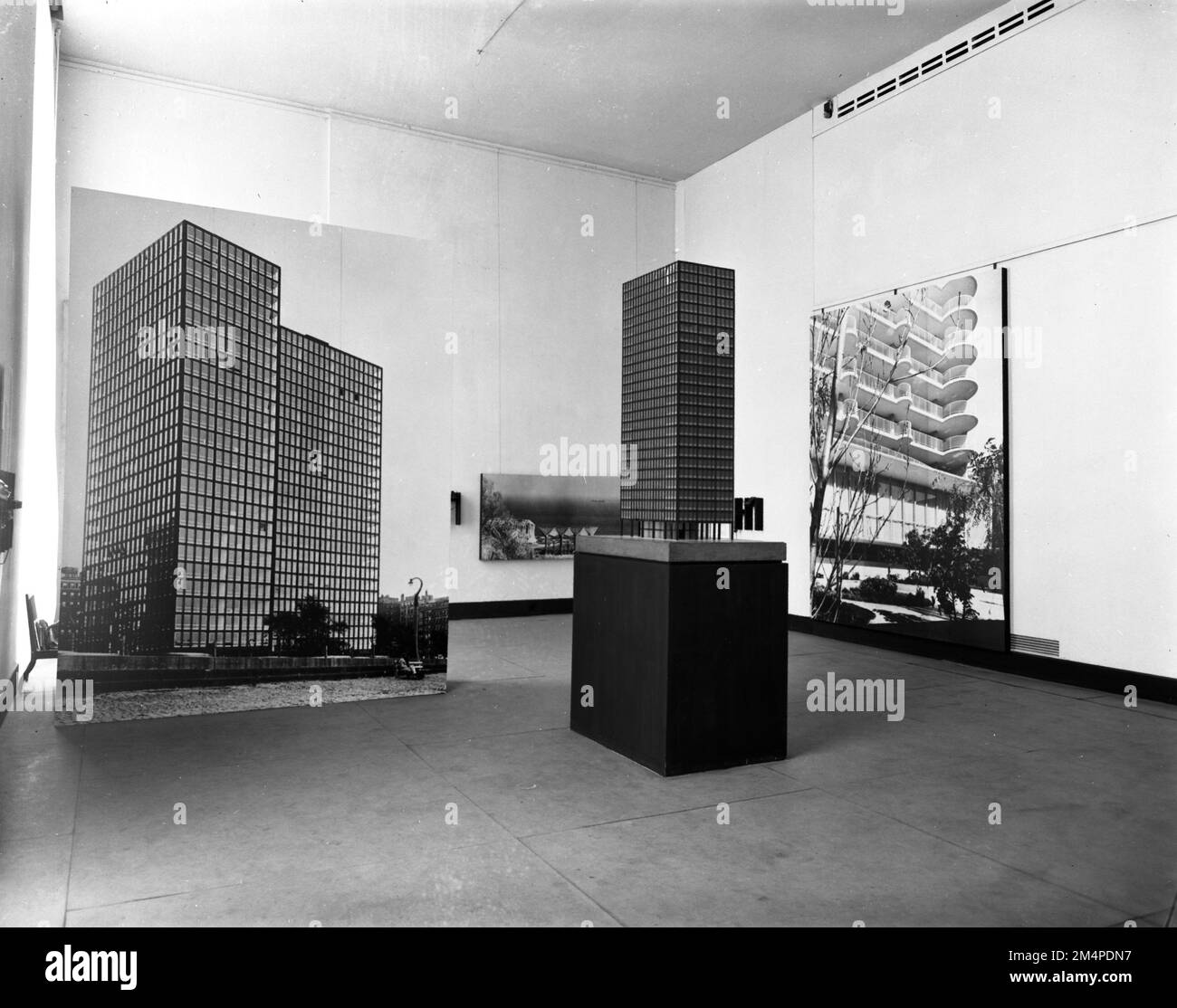 "50 Years of US Art" Exhibit (Lay-out of the exhibit, Museum of Modern ...