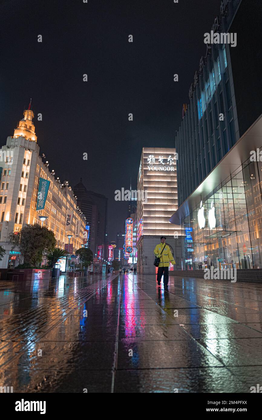 Wet nanjing road pedestrian hi-res stock photography and images - Alamy