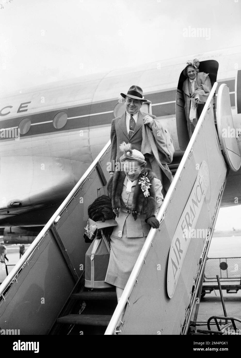 Exhibitor Arrives for Lille Show (Pix with Miss America) (Joseph ...