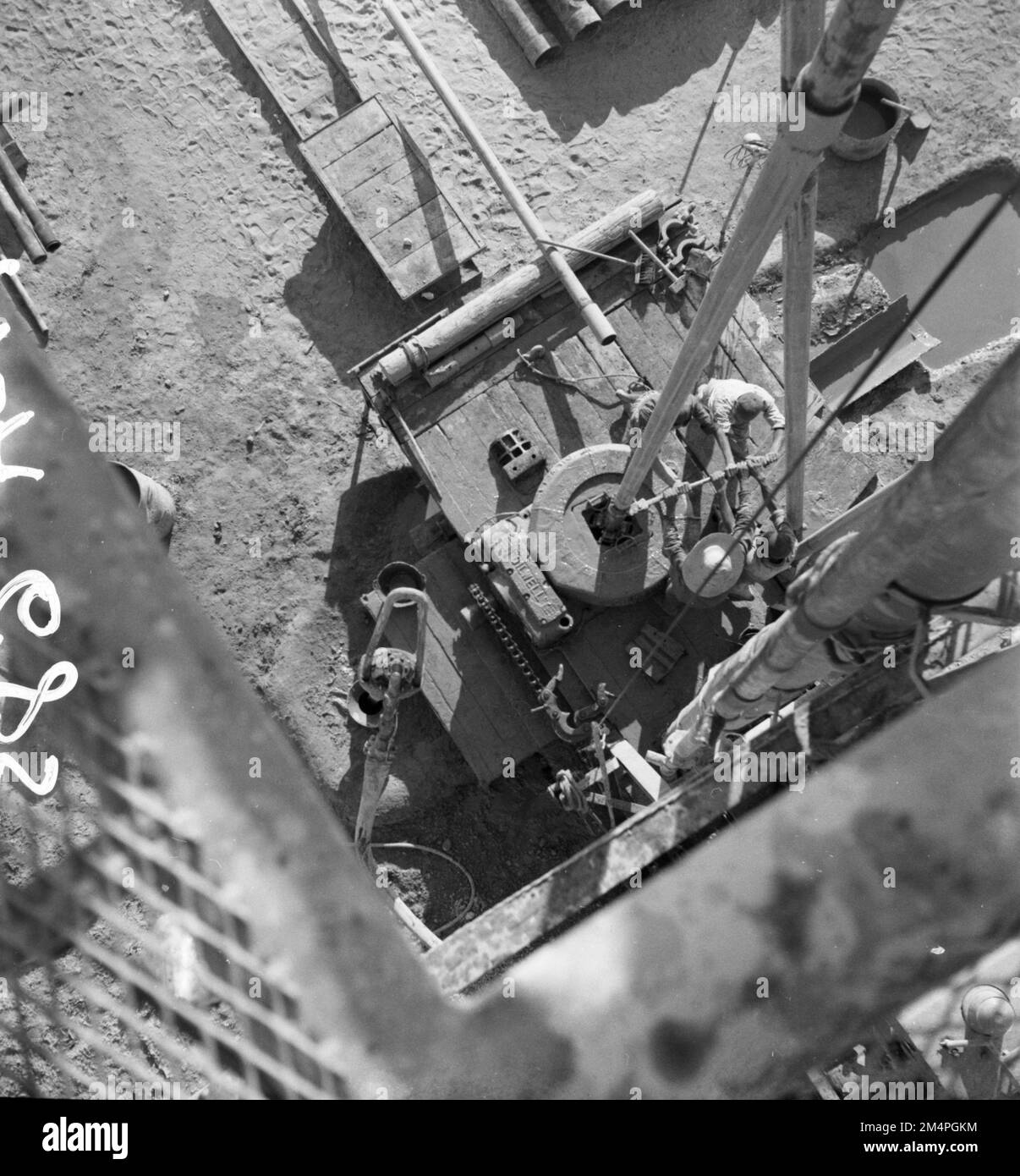 Drilling africa Black and White Stock Photos & Images - Alamy