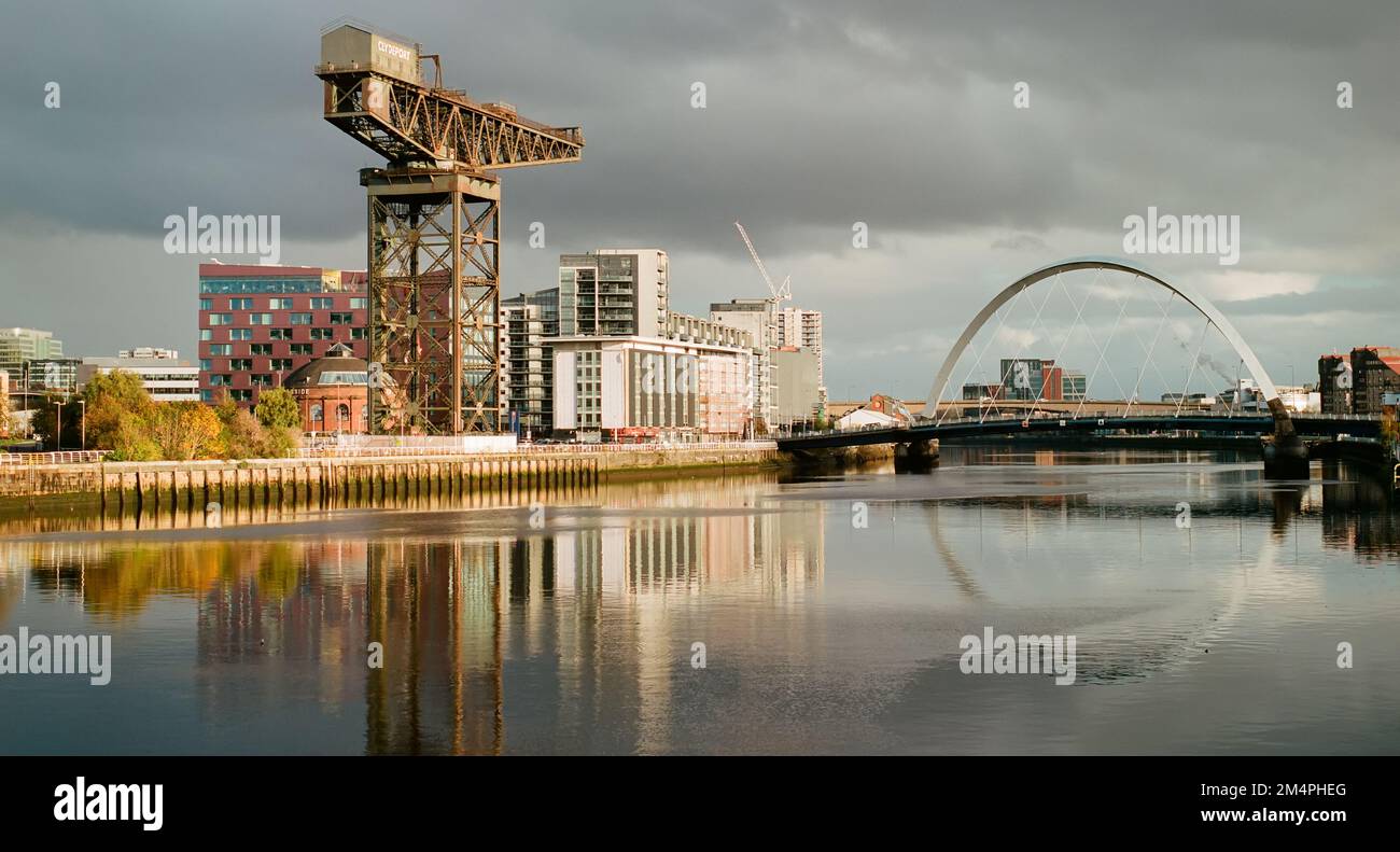 Redundant shipbuilding crane at Finnieston by the River Clyde Stock ...