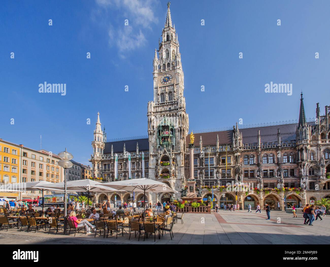 Marienplatz with street cafe and town hall, Munich, Upper Bavaria ...
