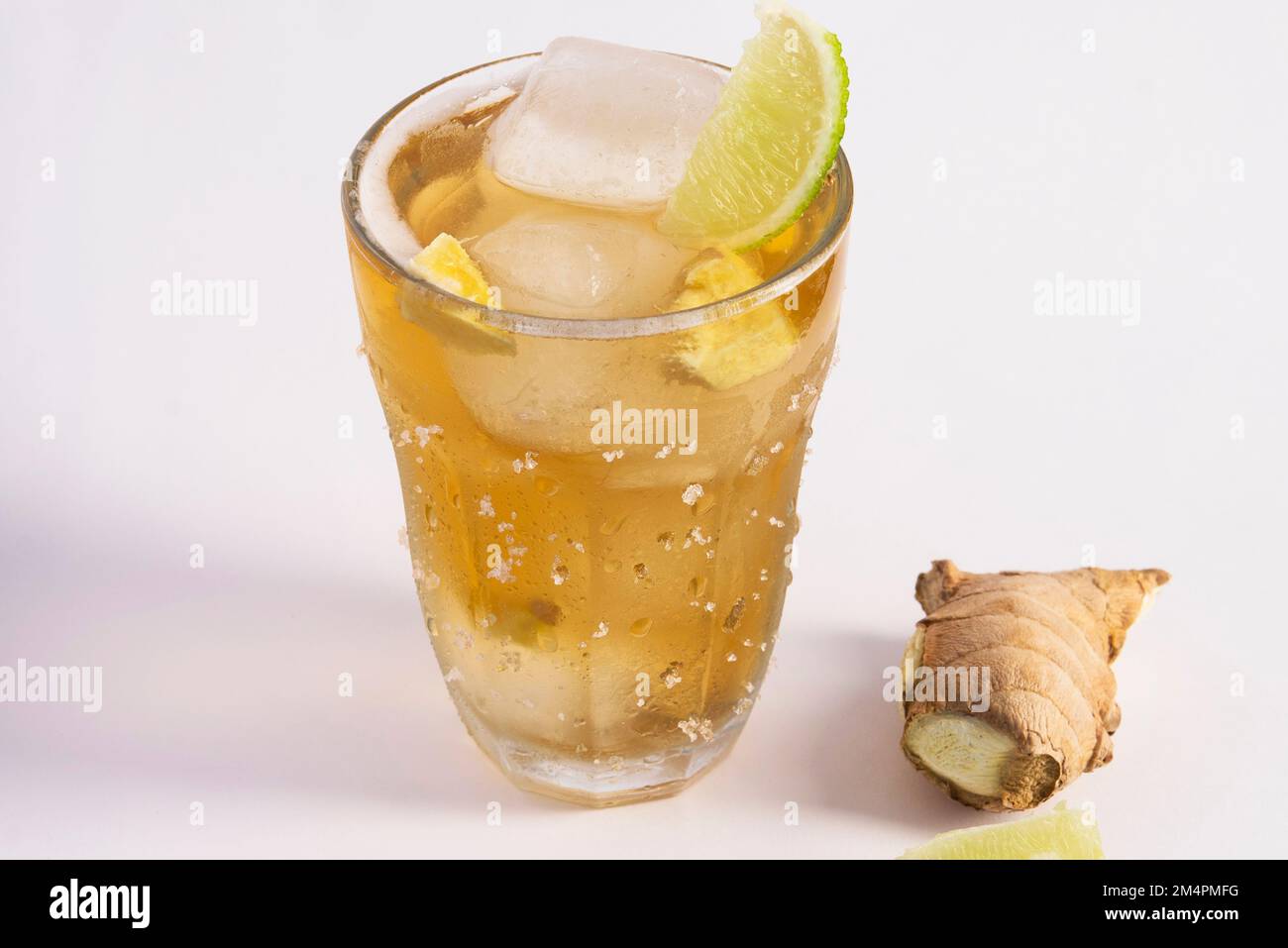 Golden ginger beer with lime Stock Photo - Alamy