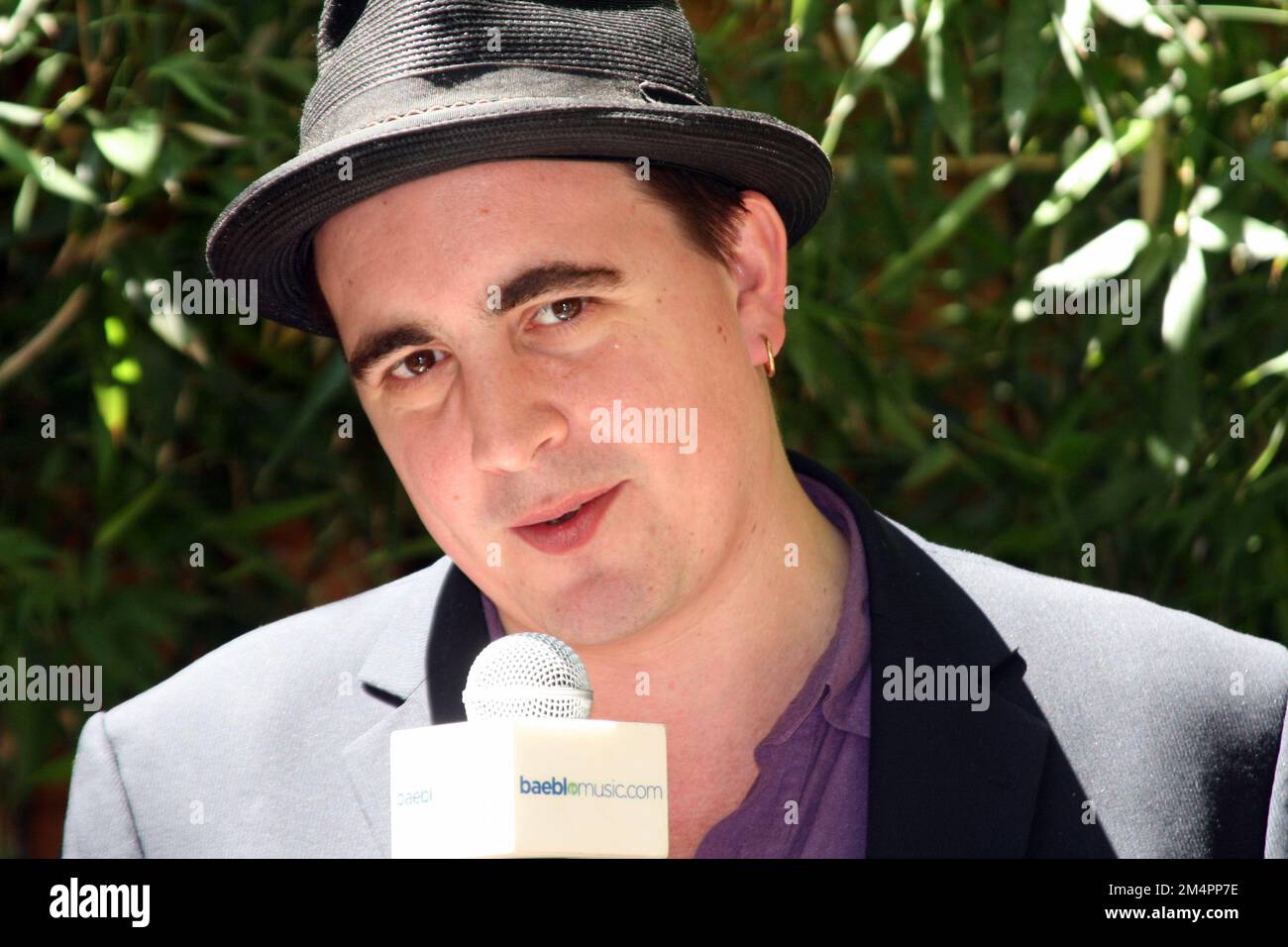 Interview with Eddie Argos, Fredie Feedback from Art Brut Stock Photo ...