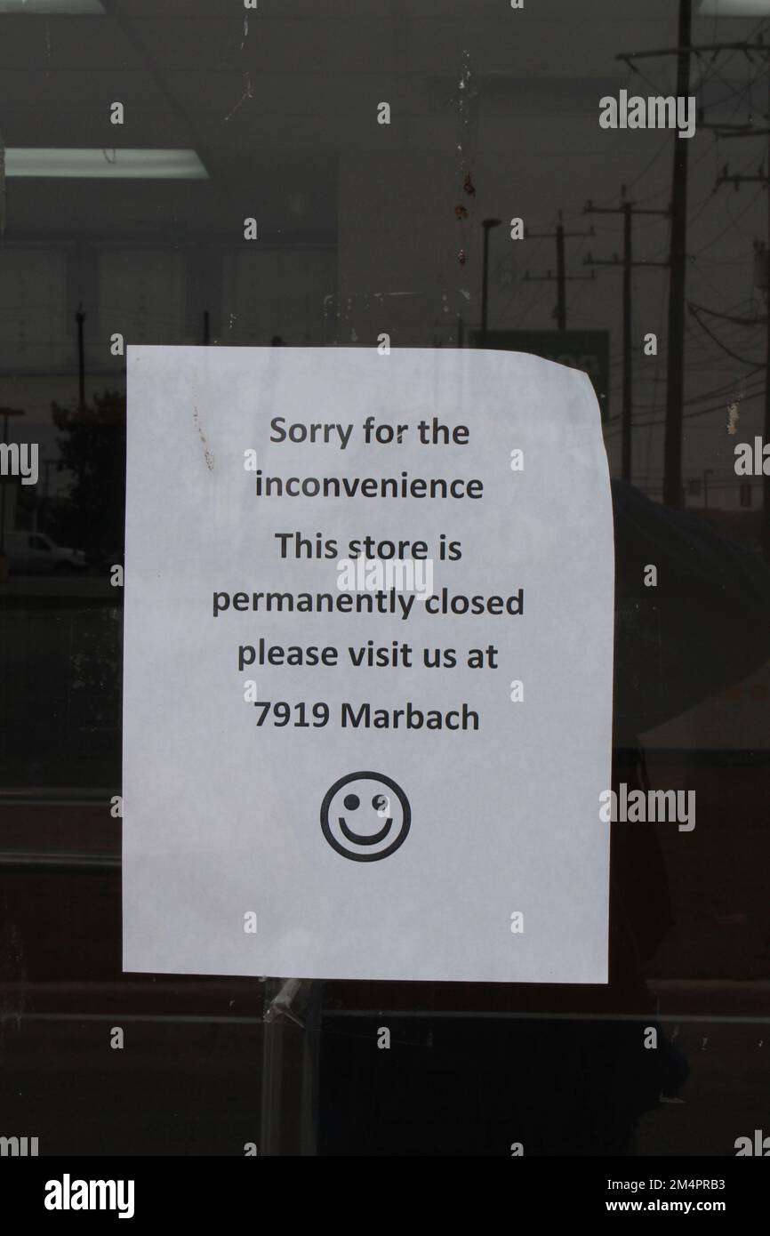 San Antonio, USA. 22nd Dec, 2022. A paper sign on the door of a Church ...