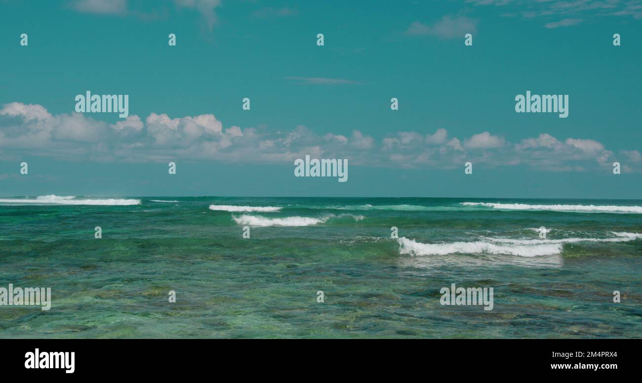 Sunny day waves slow motion hi-res stock photography and images - Alamy