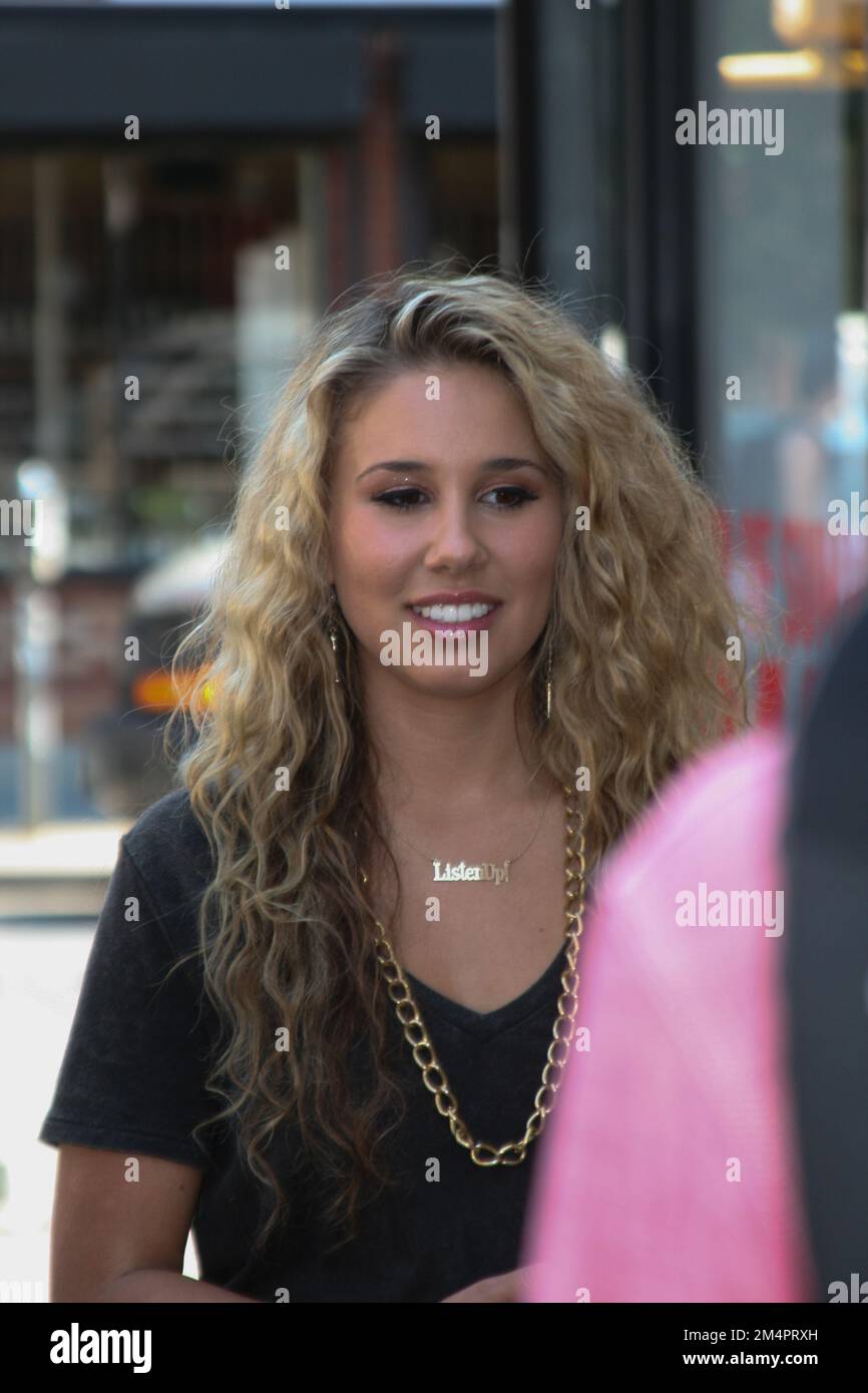 Haley reinhart american idol hi-res stock photography and images - Alamy