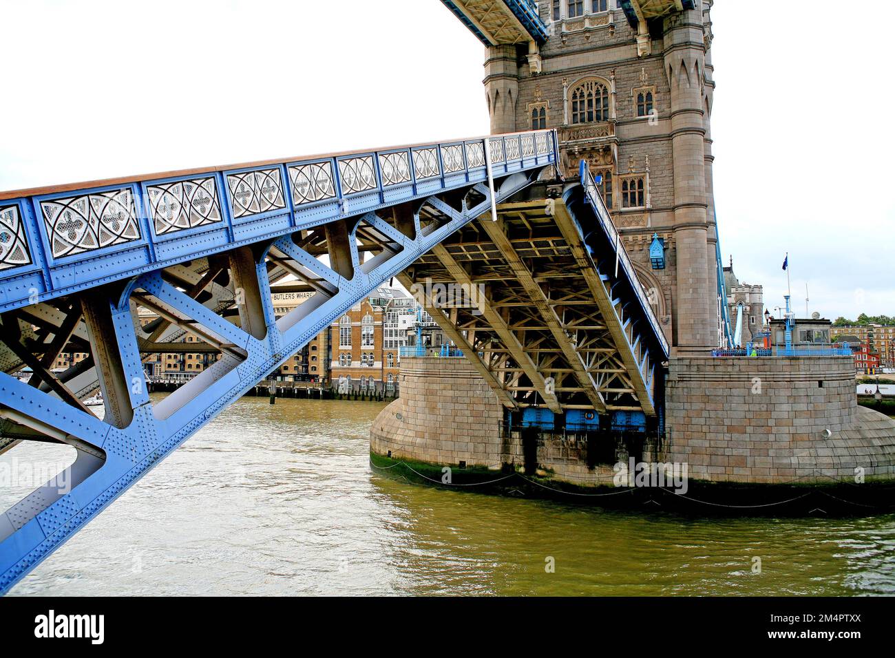 Opening tower bridge hi-res stock photography and images - Alamy