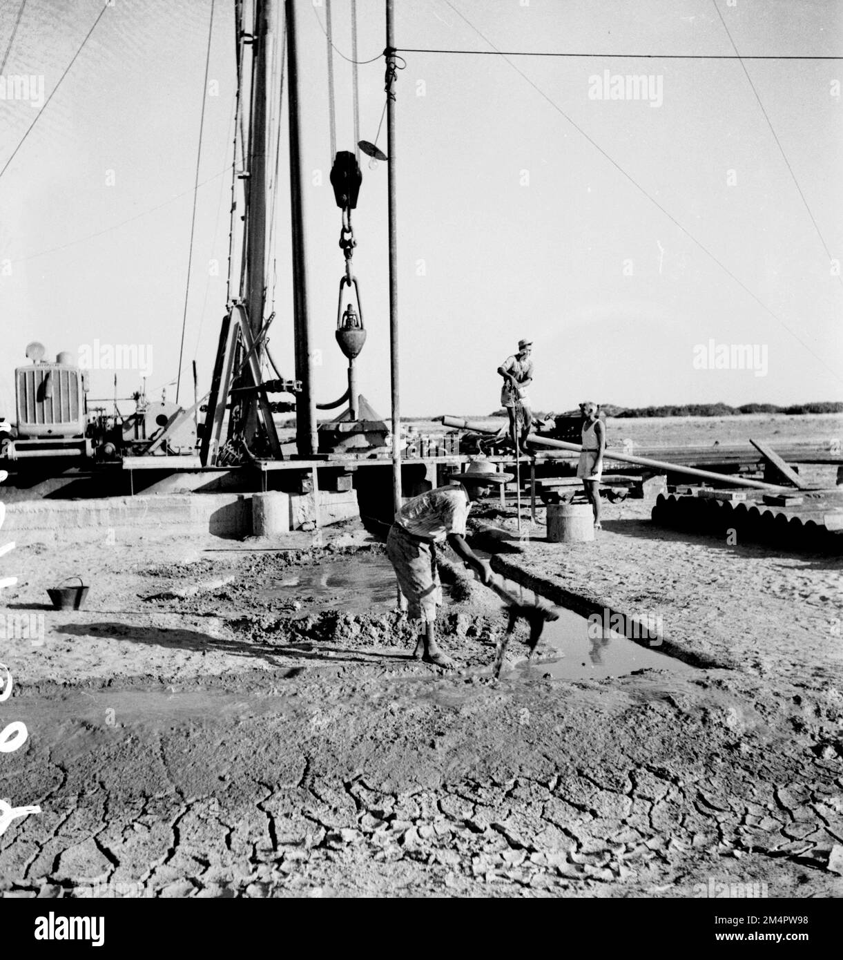 North Africa Pix - Well-Drilling at Arram, Tunisia. Photographs of ...