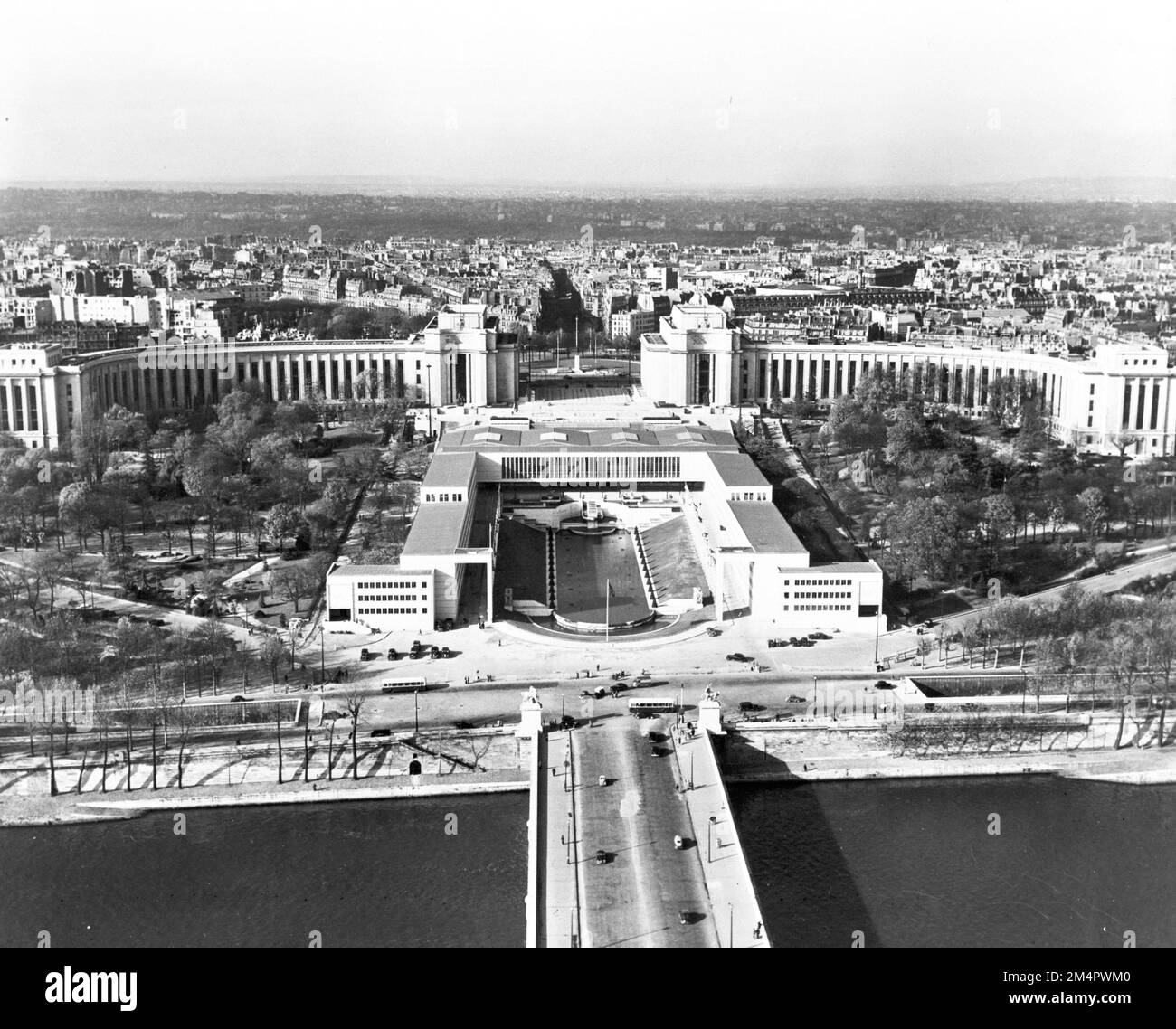 UNO Assembly (Inaugural Session with Vincent Auriol). Photographs of ...