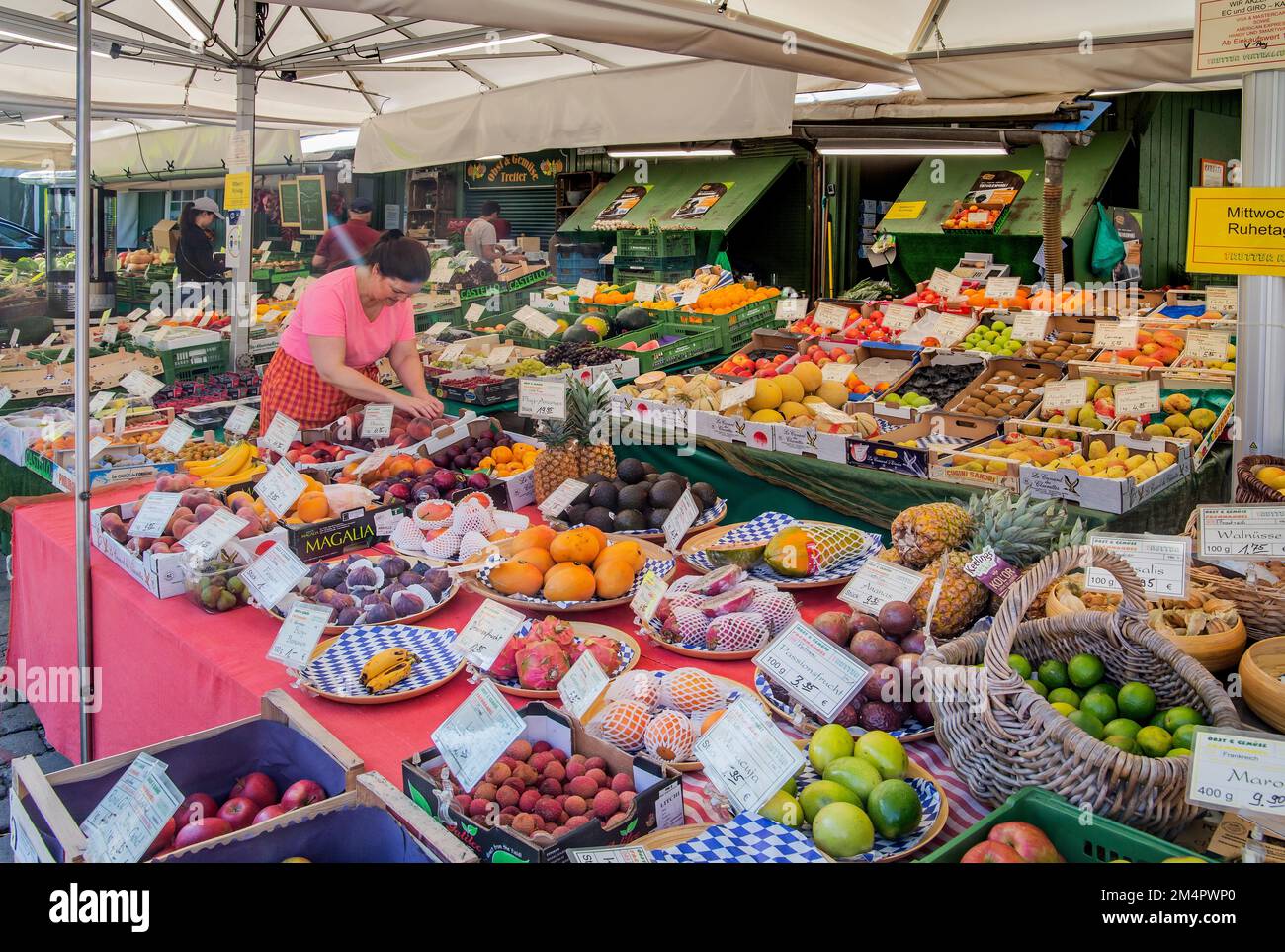 Fruit and vegetable stall at the Viktualienmarkt, Munich, Upper Bavaria ...