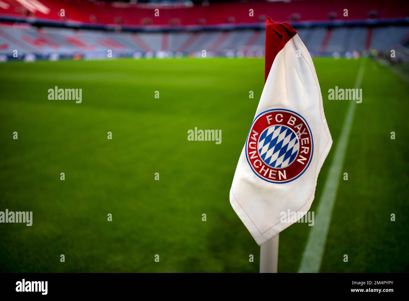 Corner flag with fc bayern logo hi-res stock photography and images - Alamy
