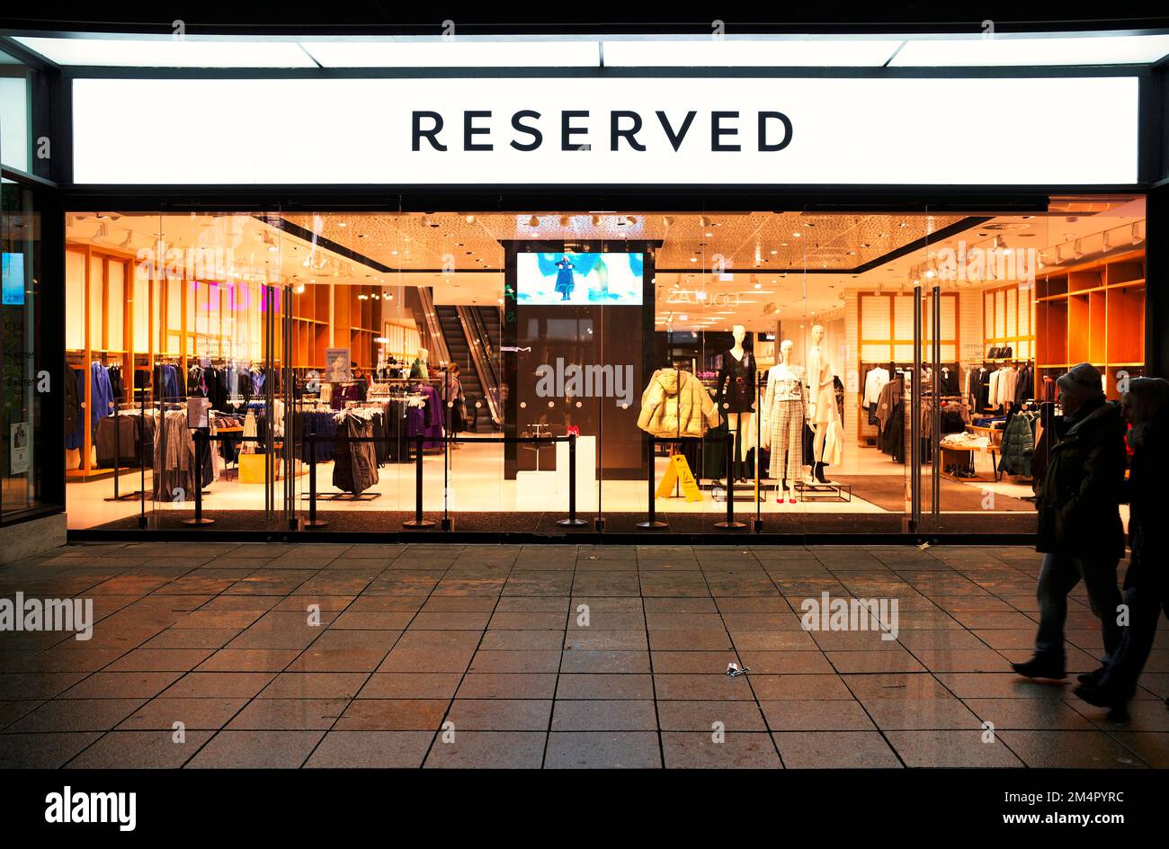 RESERVED, department stores' chain, night shot, Koenigsstrasse ...