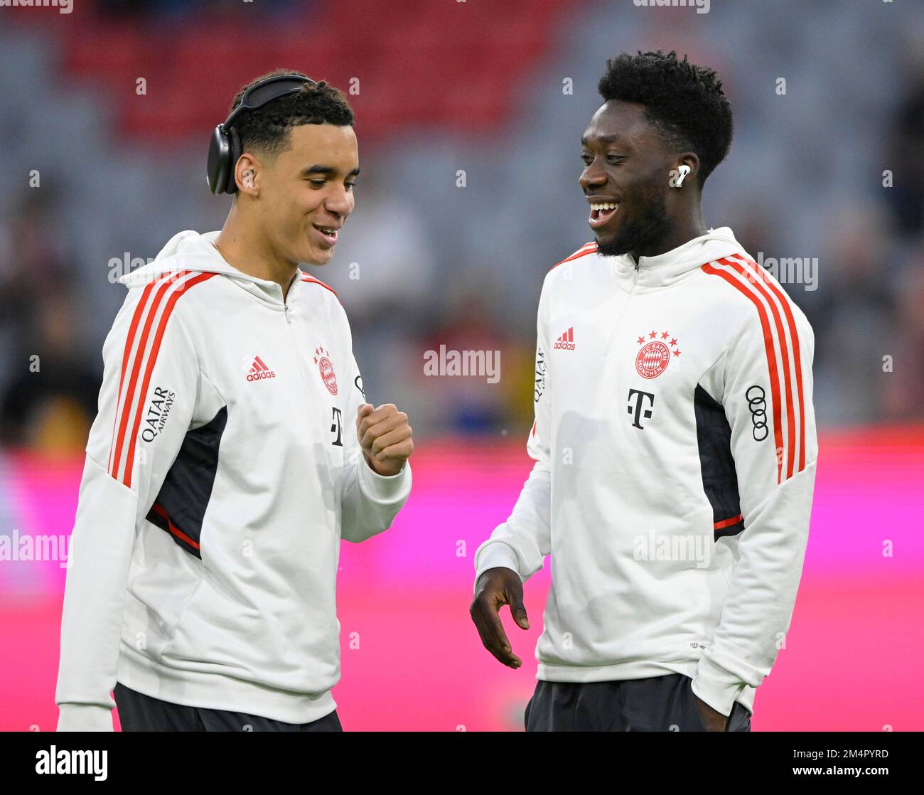 Jamal Musiala FC Bayern Munich FCB (42) in conversation Discussion with ...